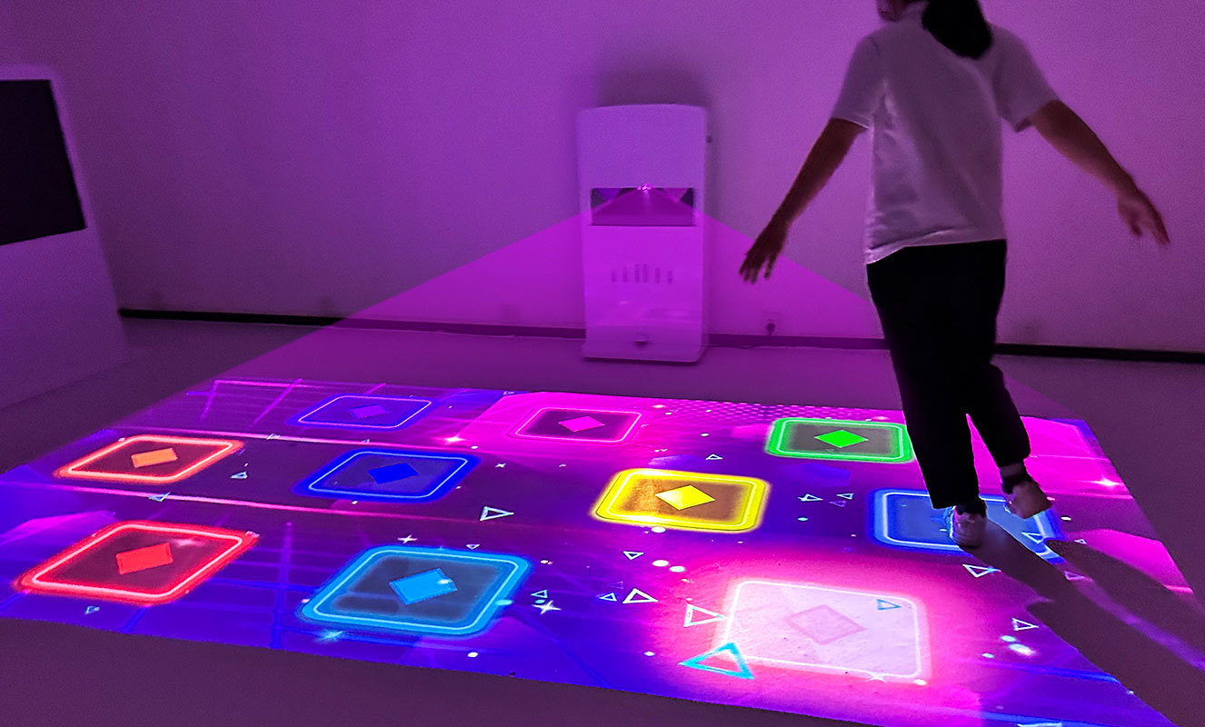 Mobile All-in-One Interactive Ground Projection Machine